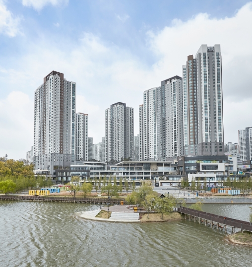 Dongtan Lynn Straus The LakeㅣMasterpiecesㅣBusiness AreasㅣWoomi